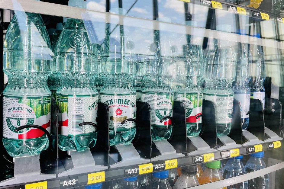 Woda na Lotnisku Chopina. Ile kosztuje butelka wody na Okęciu?