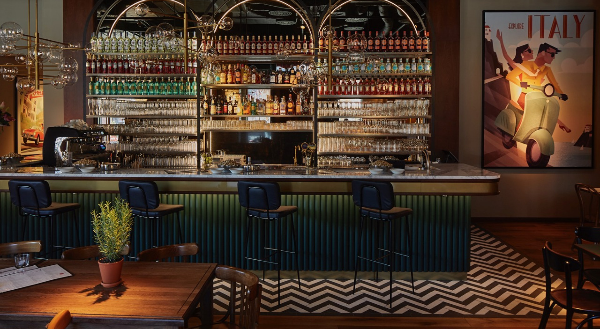 Nowa restauracja na warszawskim Placu Konesera. Pierwsza w Polsce L ...