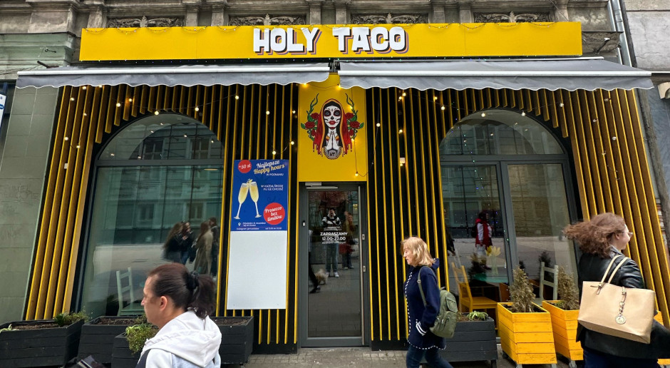 Wirtualne restauracje próbują swoich sił w realu. Światowy trend food delivery