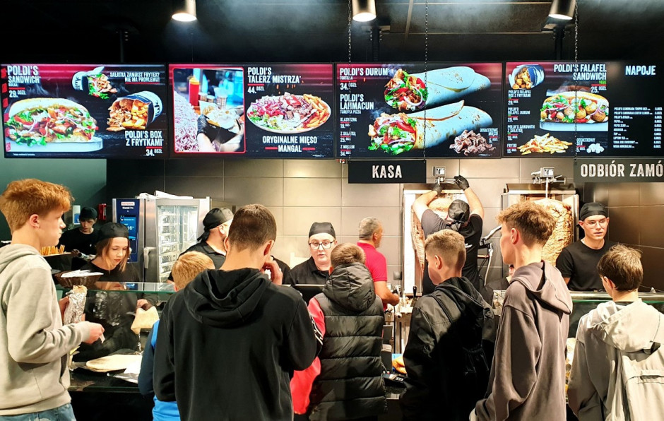 Kebab u Podolskiego. Co w menu pierwszego MANGAL DÖNER w Polsce ...