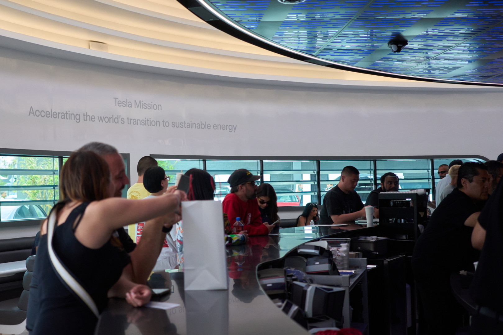 Tesla Diner - pierwsza elektryczna restauracja Elona Muska budzi ...