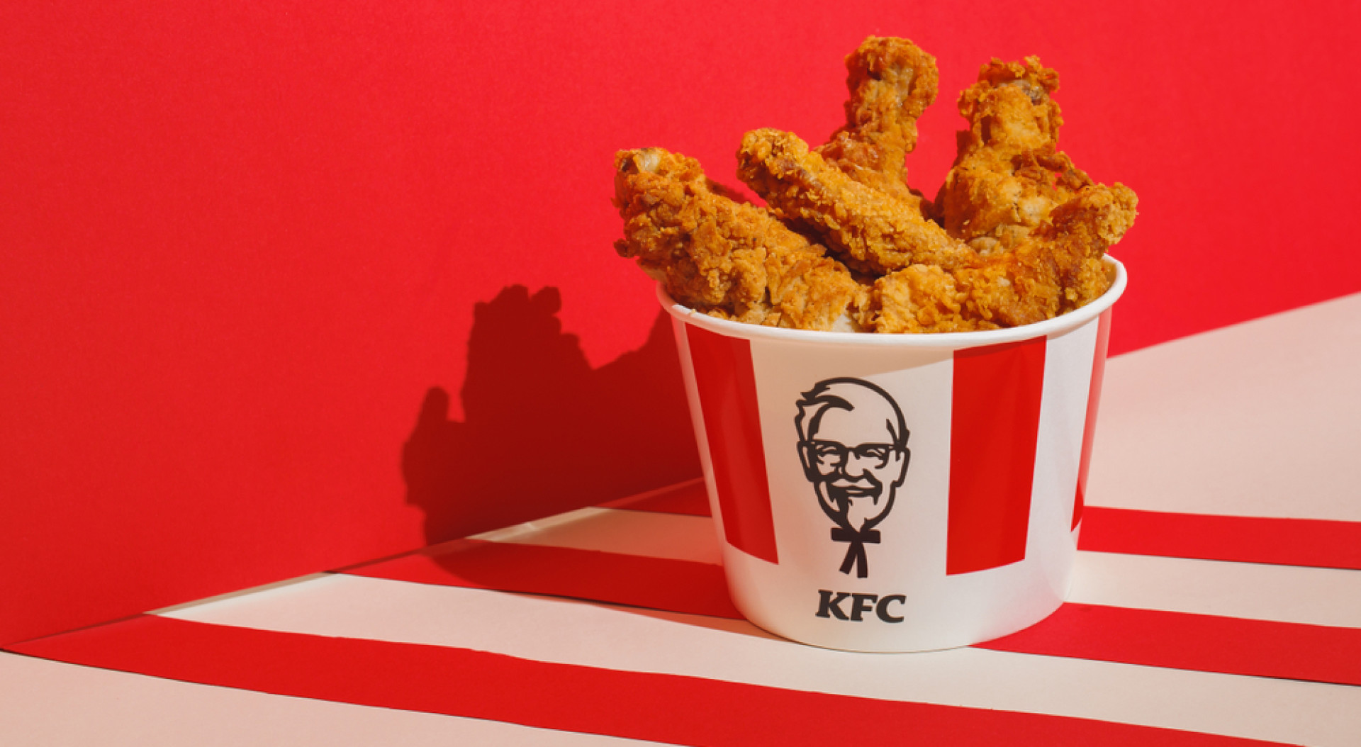 KFC ogłasza powrót kultowej pozycji. Wtorkowy kubełek znowu w ofercie