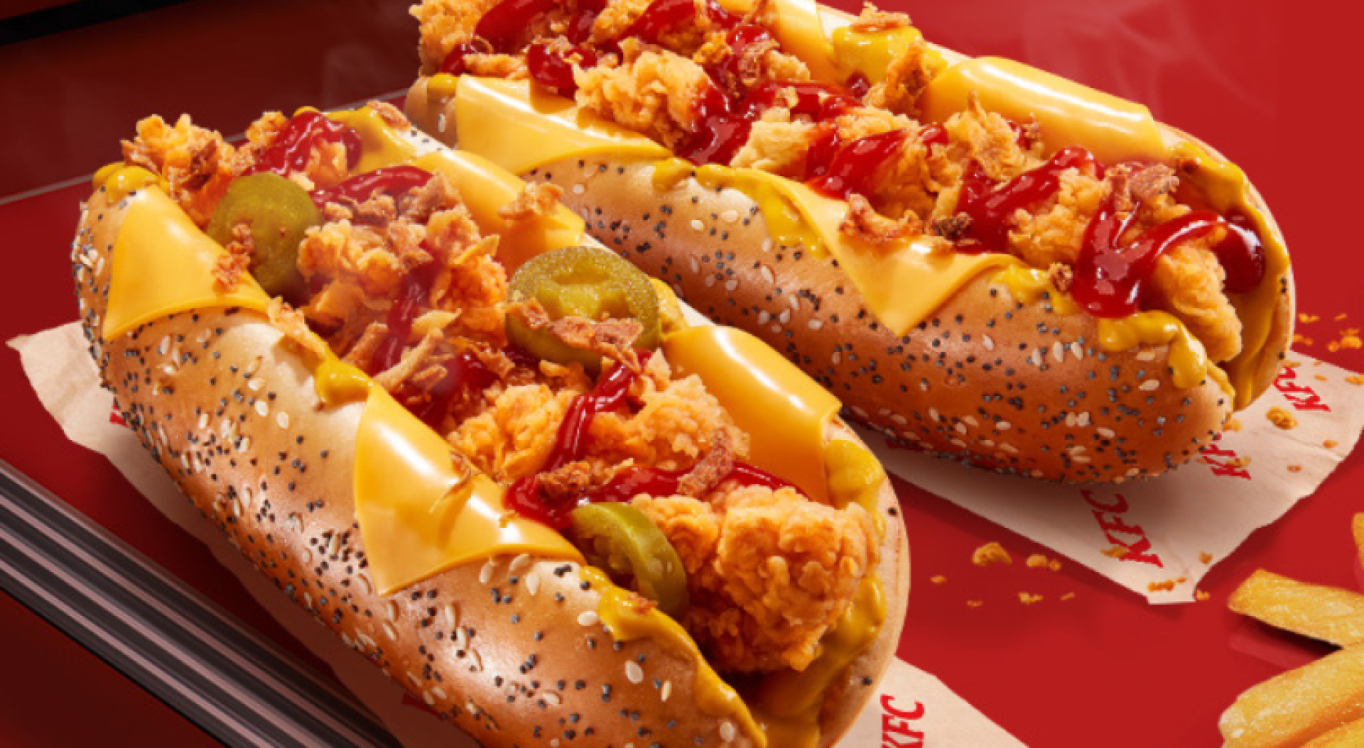 Limitowany hot dog KFC od piątku w sprzedaży. Z kurczakiem czy z kiełbaską?
